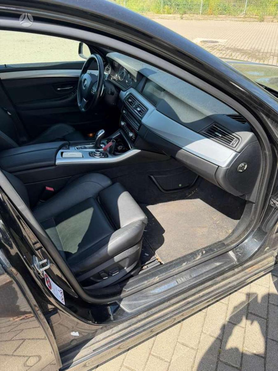 Black BMW 530 2011 in Marijampole, with an engine capacity of 3.00 L and mileage of 301 thousand km for 6100 €, photo 16 on AUTOMOTO.COM.LV