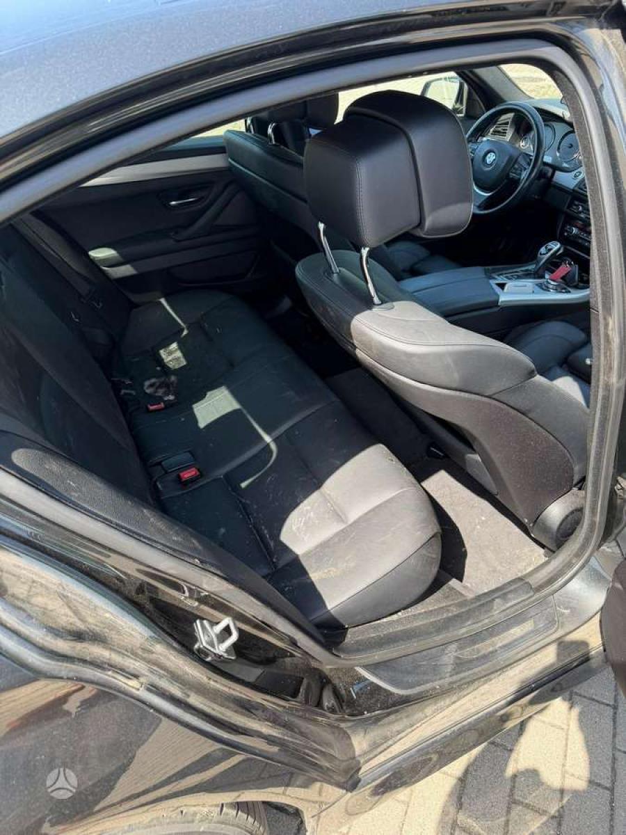 Black BMW 530 2011 in Marijampole, with an engine capacity of 3.00 L and mileage of 301 thousand km for 6100 €, photo 20 on AUTOMOTO.COM.LV