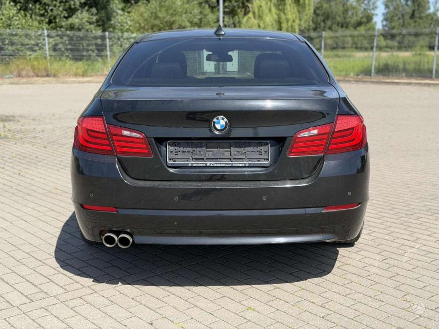 Black BMW 530 2011 in Marijampole, with an engine capacity of 2.99 L and mileage of 308 thousand km for 6500 €, photo 5 on AUTOMOTO.COM.LV