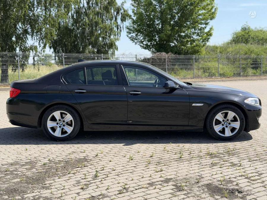 Black BMW 530 2011 in Marijampole, with an engine capacity of 2.99 L and mileage of 308 thousand km for 6500 €, photo 7 on AUTOMOTO.COM.LV