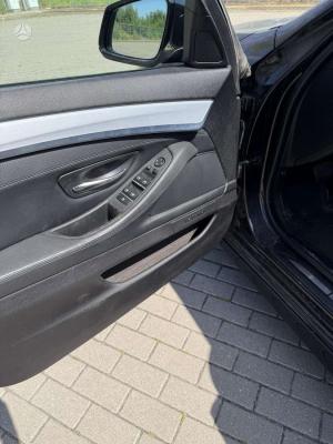 Black BMW 530 2011 in Marijampole, with an engine capacity of 2.99 L and mileage of 308 thousand km for 6500 €, photo 10 on AUTOMOTO.COM.LV