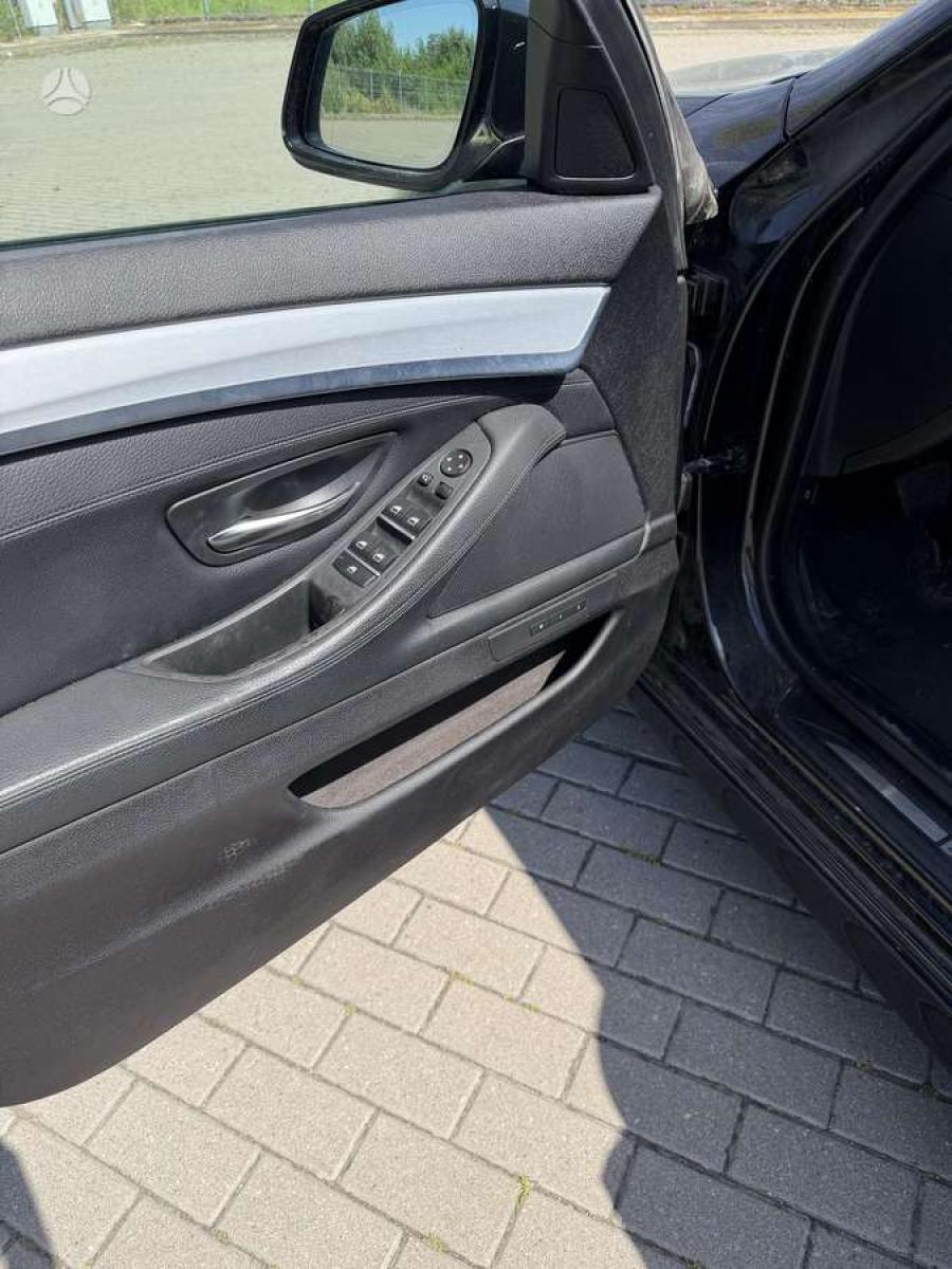 Black BMW 530 2011 in Marijampole, with an engine capacity of 2.99 L and mileage of 308 thousand km for 6500 €, photo 10 on AUTOMOTO.COM.LV