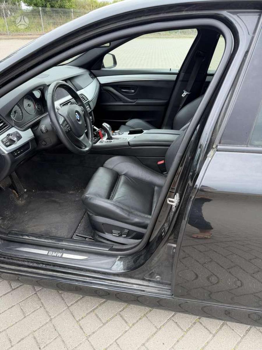Black BMW 530 2011 in Marijampole, with an engine capacity of 2.99 L and mileage of 308 thousand km for 6500 €, photo 11 on AUTOMOTO.COM.LV