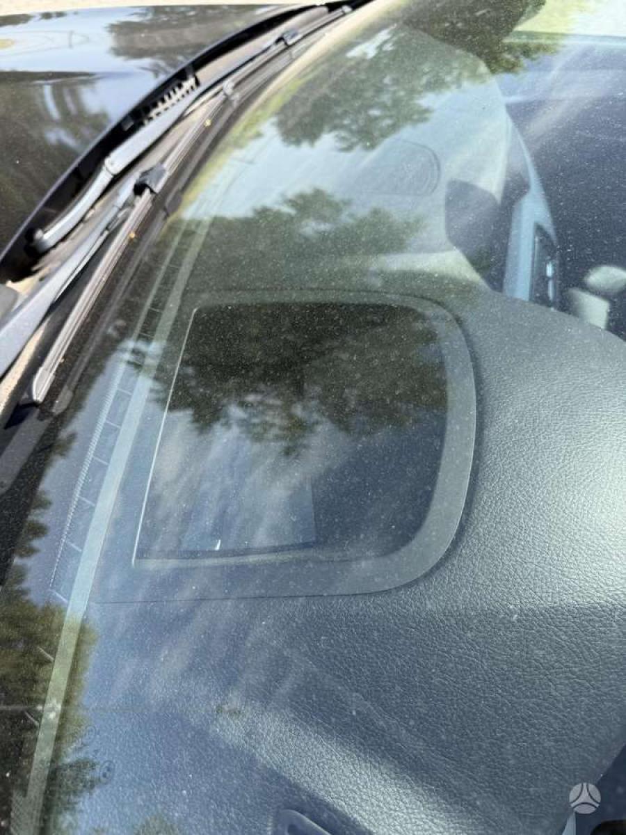 Black BMW 530 2011 in Marijampole, with an engine capacity of 2.99 L and mileage of 308 thousand km for 6500 €, photo 18 on AUTOMOTO.COM.LV