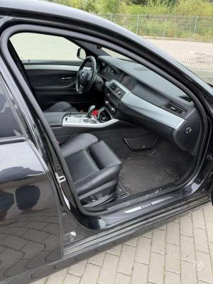 Black BMW 530 2011 in Marijampole, with an engine capacity of 2.99 L and mileage of 308 thousand km for 6500 €, photo 20 on AUTOMOTO.COM.LV