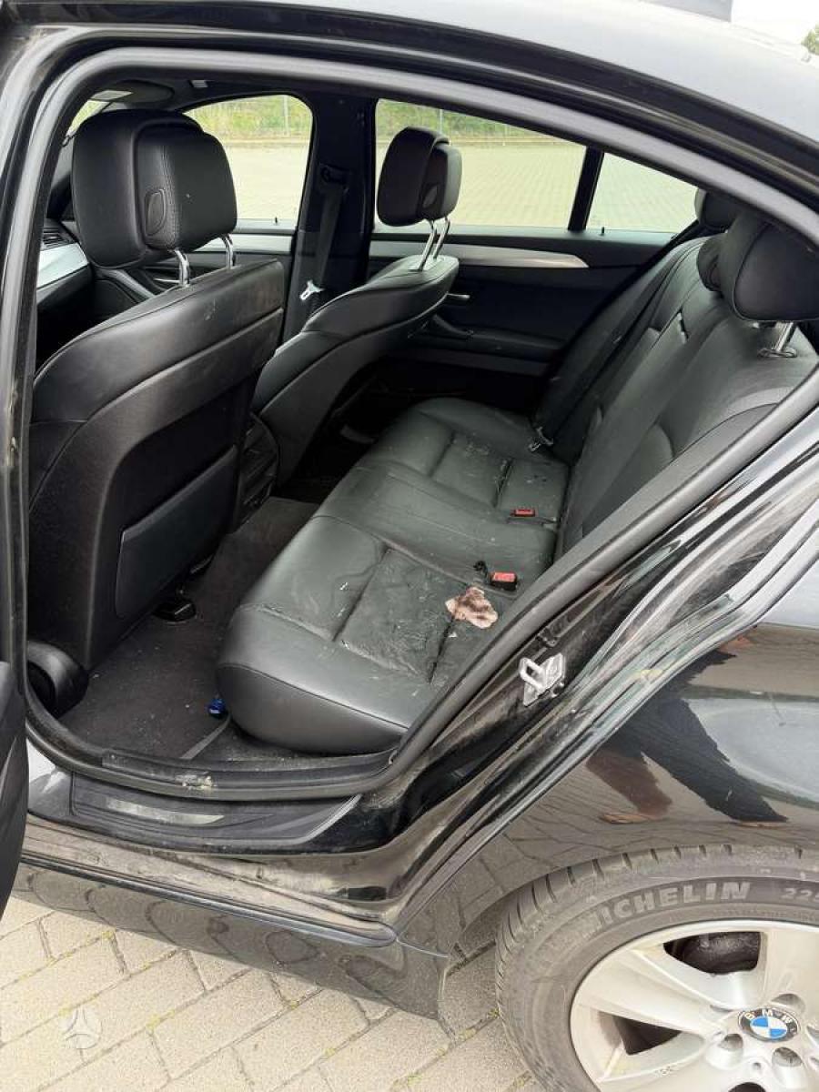 Black BMW 530 2011 in Marijampole, with an engine capacity of 2.99 L and mileage of 308 thousand km for 6500 €, photo 21 on AUTOMOTO.COM.LV