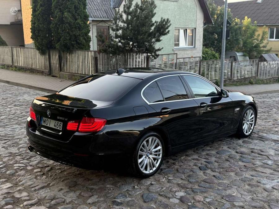 Melns BMW 530 2011 Alīta, ar dzinēja tilpumu 2.99 L un nobraukumu 340 tūkst. km par 9200 €, foto 17 vietnē AUTOMOTO.COM.LV