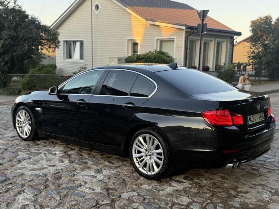 Melns BMW 530 2011 Alīta, ar dzinēja tilpumu 2.99 L un nobraukumu 340 tūkst. km par 9200 €, foto 19 vietnē AUTOMOTO.COM.LV