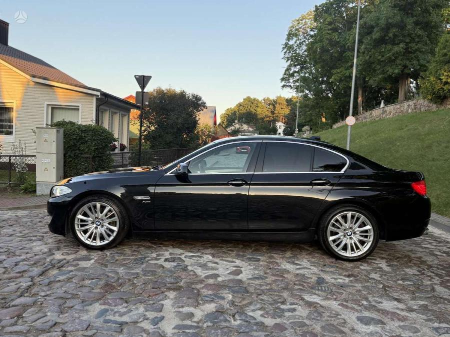 Melns BMW 530 2011 Alīta, ar dzinēja tilpumu 2.99 L un nobraukumu 340 tūkst. km par 9200 €, foto 20 vietnē AUTOMOTO.COM.LV