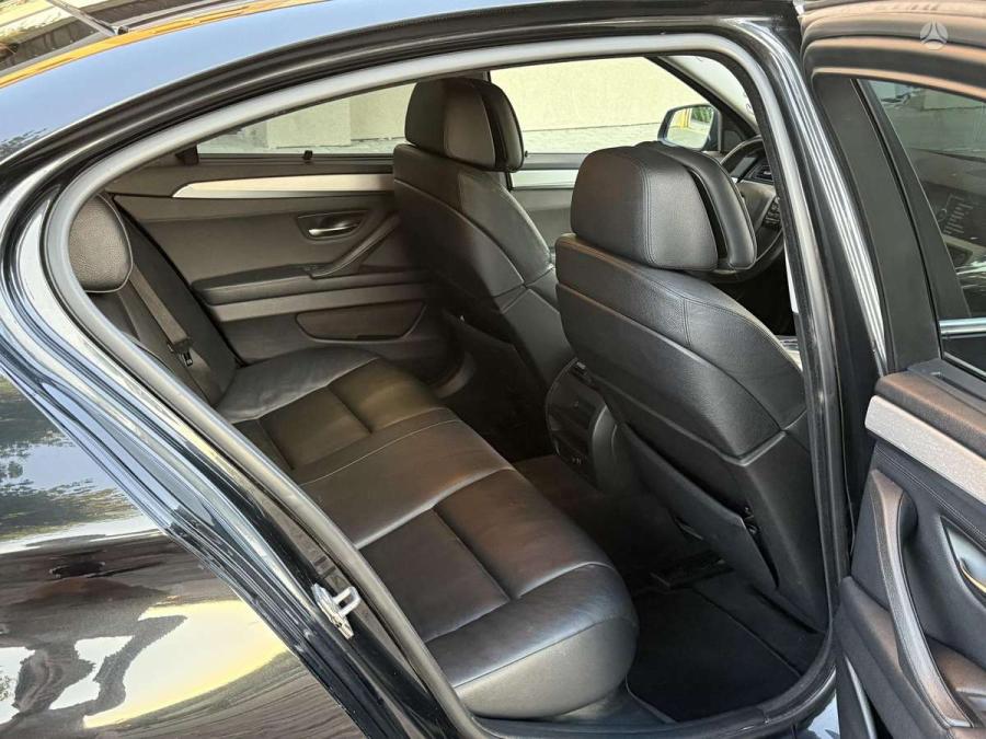 Melns BMW 530 2011 Alīta, ar dzinēja tilpumu 2.99 L un nobraukumu 340 tūkst. km par 9200 €, foto 28 vietnē AUTOMOTO.COM.LV
