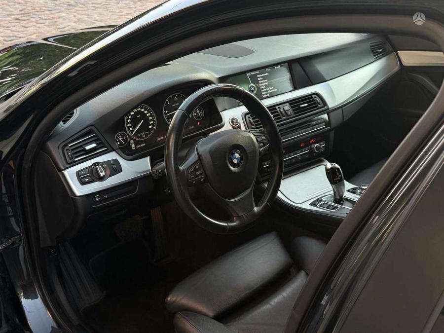 Melns BMW 530 2011 Alīta, ar dzinēja tilpumu 2.99 L un nobraukumu 340 tūkst. km par 9200 €, foto 53 vietnē AUTOMOTO.COM.LV