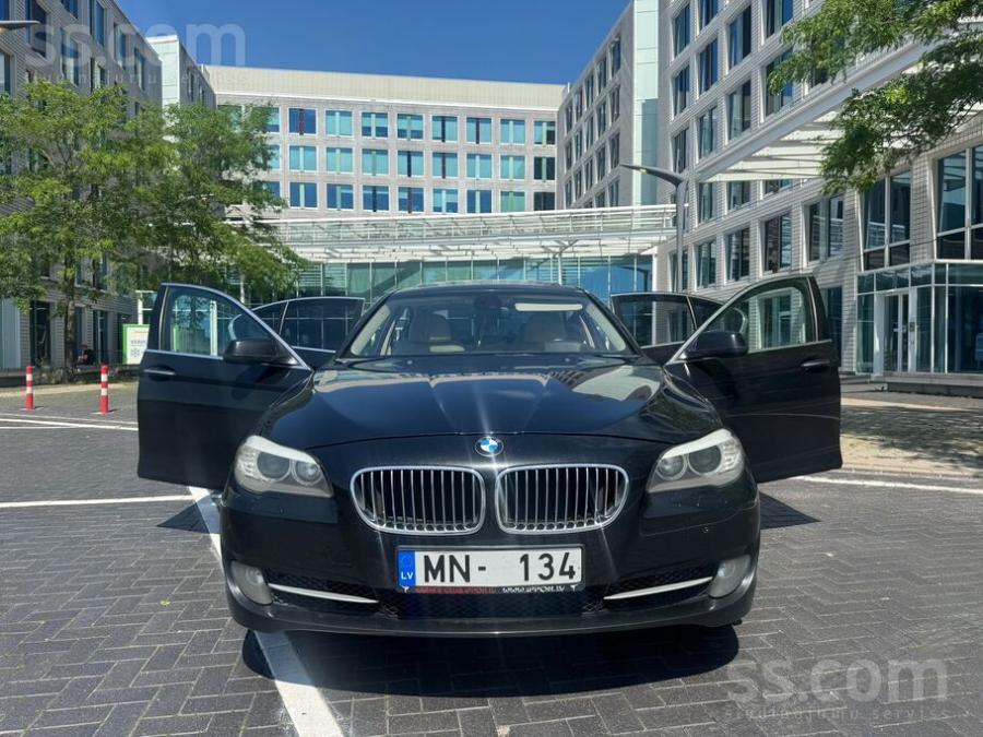 Black BMW 530 2011 in Riga, with an engine capacity of 3.00 L and mileage of 283 thousand km for 10999 €, photo 7 on AUTOMOTO.COM.LV