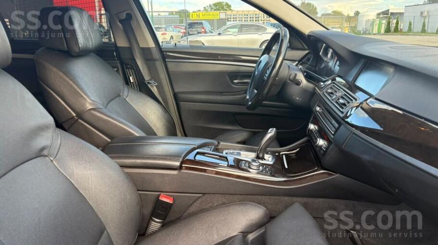 Melns BMW 530 2011 Liepāja, ar dzinēja tilpumu 3.00 L un nobraukumu 273 tūkst. km par 10950 €, foto 24 vietnē AUTOMOTO.COM.LV