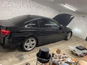 Black BMW 530 2011 in Riga, with an engine capacity of 3.00 L and mileage of 295 thousand km for 13500 €, photo 3 on AUTOMOTO.COM.LV