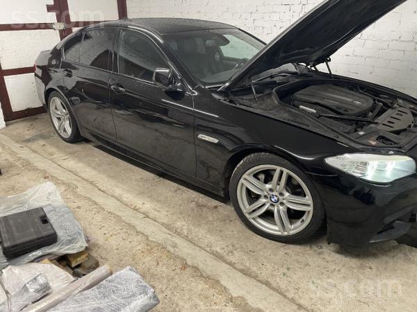 Melns BMW 530 2011 Rīga, ar dzinēja tilpumu 3.00 L un nobraukumu 295 tūkst. km par 13500 €, foto 3 vietnē AUTOMOTO.COM.LV