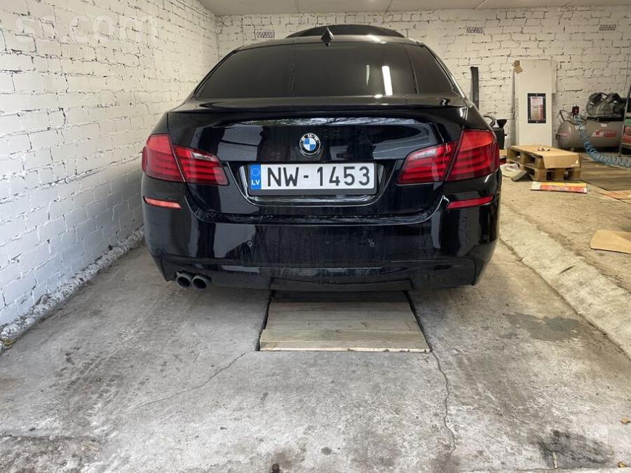 Black BMW 530 2011 in Riga, with an engine capacity of 3.00 L and mileage of 295 thousand km for 13500 €, photo 5 on AUTOMOTO.COM.LV