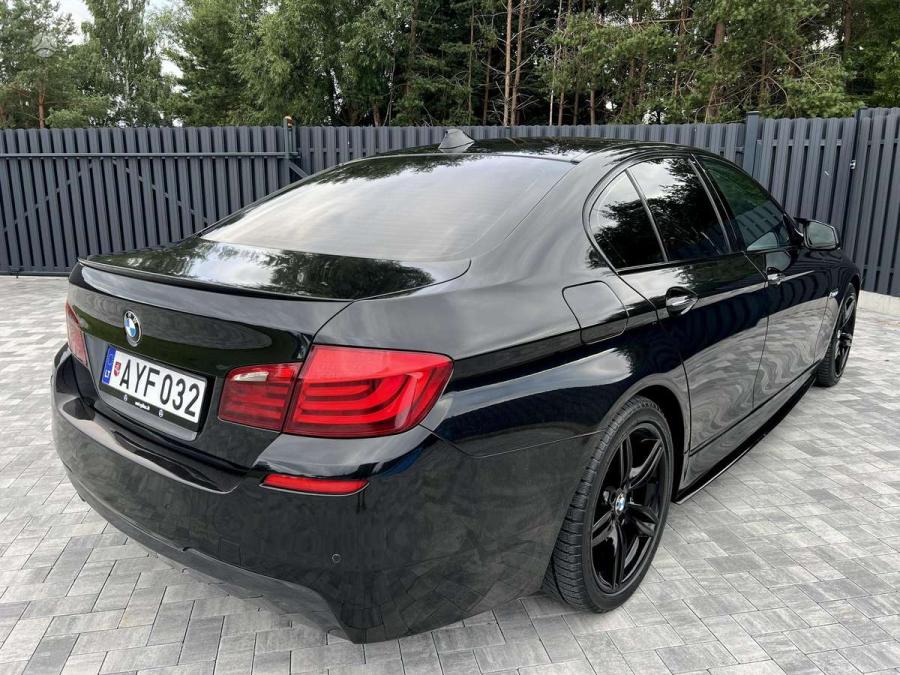 Black BMW 530 2011 in Vilnius, with an engine capacity of 2.99 L and mileage of 401 thousand km for 8800 €, photo 8 on AUTOMOTO.COM.LV