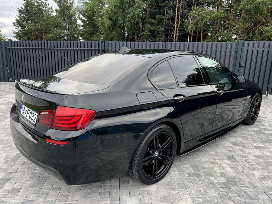 Black BMW 530 2011 in Vilnius, with an engine capacity of 2.99 L and mileage of 401 thousand km for 8800 €, photo 9 on AUTOMOTO.COM.LV