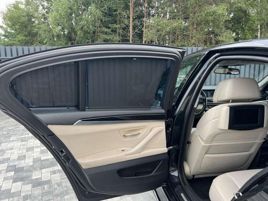 Black BMW 530 2011 in Vilnius, with an engine capacity of 2.99 L and mileage of 401 thousand km for 8800 €, photo 17 on AUTOMOTO.COM.LV