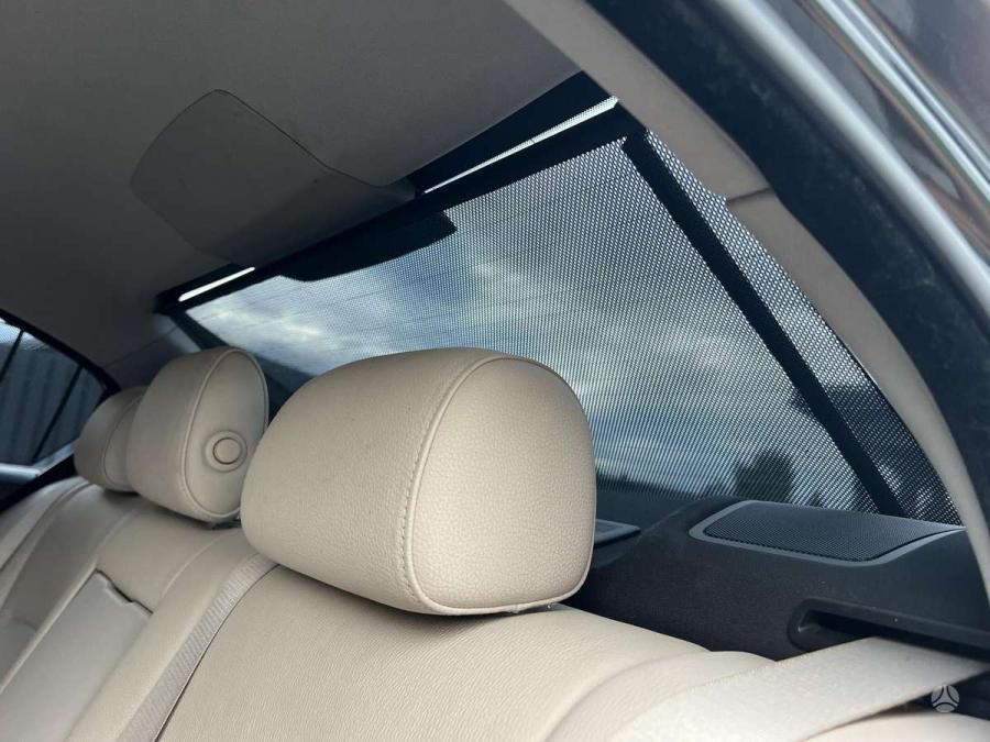 Black BMW 530 2011 in Vilnius, with an engine capacity of 2.99 L and mileage of 401 thousand km for 8800 €, photo 20 on AUTOMOTO.COM.LV