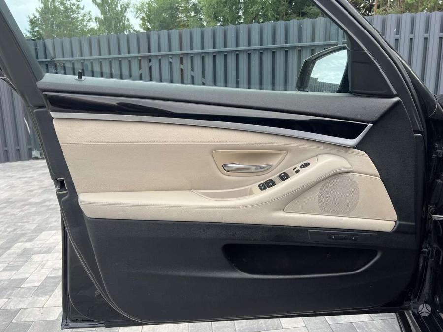 Black BMW 530 2011 in Vilnius, with an engine capacity of 2.99 L and mileage of 401 thousand km for 8800 €, photo 21 on AUTOMOTO.COM.LV