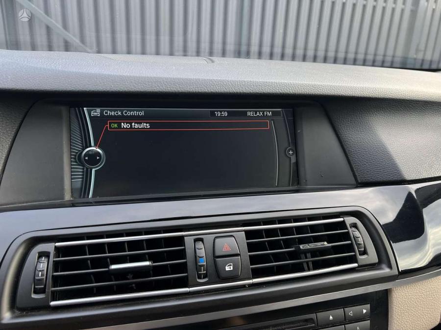 Black BMW 530 2011 in Vilnius, with an engine capacity of 2.99 L and mileage of 401 thousand km for 8800 €, photo 23 on AUTOMOTO.COM.LV