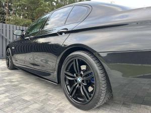 Black BMW 530 2011 in Vilnius, with an engine capacity of 2.99 L and mileage of 401 thousand km for 8800 €, photo 28 on AUTOMOTO.COM.LV