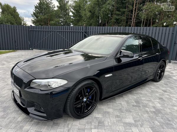 Black BMW 530 2011 in Vilnius, with an engine capacity of 3.00 L and mileage of 400 thousand km for 8800 €, photo 2 on AUTOMOTO.COM.LV