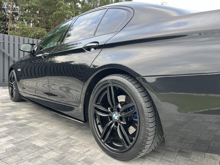 Melns BMW 530 2011 Viļņa, ar dzinēja tilpumu 3.00 L un nobraukumu 400 tūkst. km par 8800 €, foto 24 vietnē AUTOMOTO.COM.LV