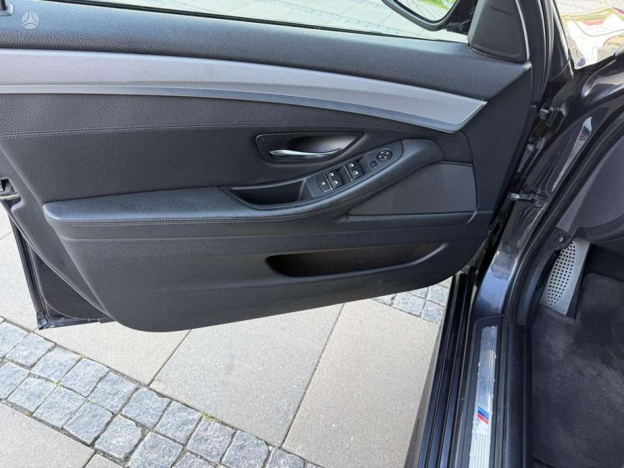 Melns BMW 530 2011 Viļņa, ar dzinēja tilpumu 0.00 L un nobraukumu 310 tūkst. km par 9890 €, foto 26 vietnē AUTOMOTO.COM.LV