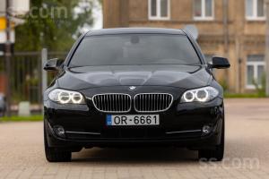 Black BMW 530 2011 in Jelgava, with an engine capacity of 3.00 L and mileage of 259 thousand km for 7790 €, photo 3 on AUTOMOTO.COM.LV