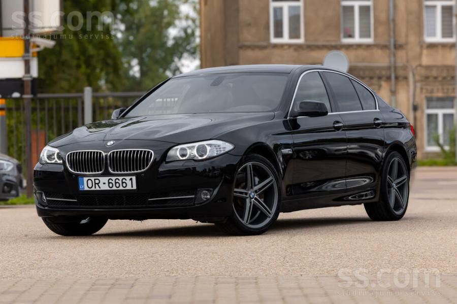 Black BMW 530 2011 in Jelgava, with an engine capacity of 3.00 L and mileage of 259 thousand km for 7790 €, photo 4 on AUTOMOTO.COM.LV