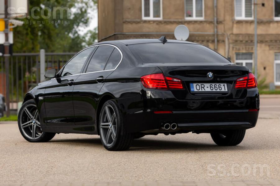Black BMW 530 2011 in Jelgava, with an engine capacity of 3.00 L and mileage of 259 thousand km for 7790 €, photo 5 on AUTOMOTO.COM.LV