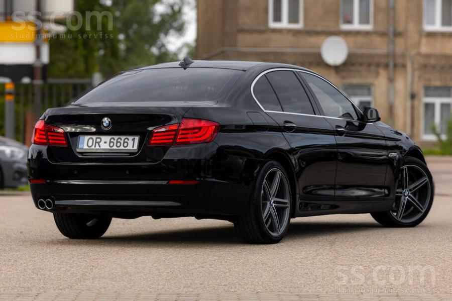 Black BMW 530 2011 in Jelgava, with an engine capacity of 3.00 L and mileage of 259 thousand km for 7790 €, photo 7 on AUTOMOTO.COM.LV