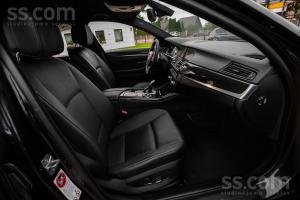 Black BMW 530 2011 in Jelgava, with an engine capacity of 3.00 L and mileage of 259 thousand km for 7790 €, photo 8 on AUTOMOTO.COM.LV