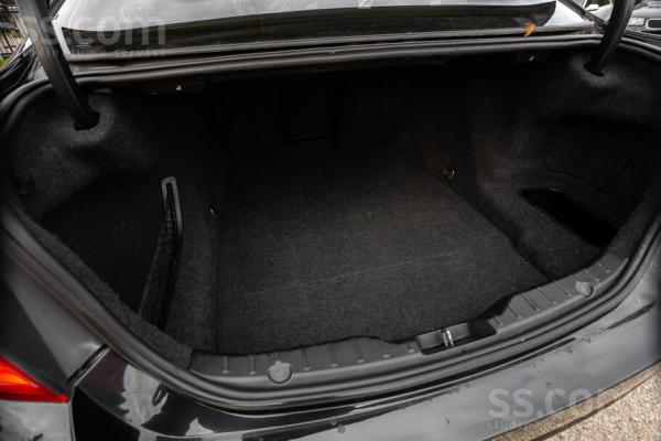 Black BMW 530 2011 in Jelgava, with an engine capacity of 3.00 L and mileage of 259 thousand km for 7790 €, photo 11 on AUTOMOTO.COM.LV