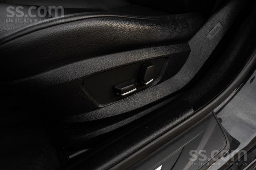 Black BMW 530 2011 in Jelgava, with an engine capacity of 3.00 L and mileage of 259 thousand km for 7790 €, photo 13 on AUTOMOTO.COM.LV