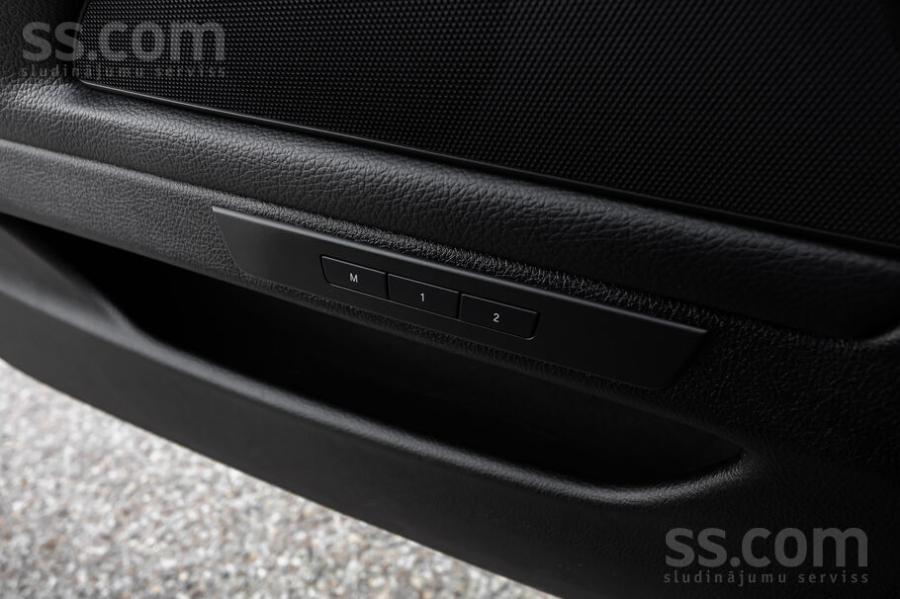 Black BMW 530 2011 in Jelgava, with an engine capacity of 3.00 L and mileage of 259 thousand km for 7790 €, photo 14 on AUTOMOTO.COM.LV