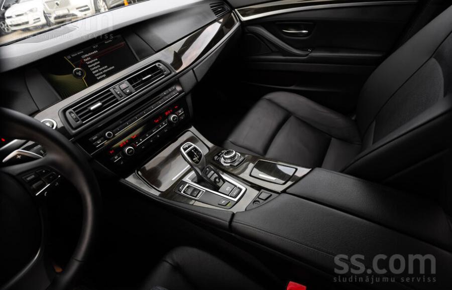 Black BMW 530 2011 in Jelgava, with an engine capacity of 3.00 L and mileage of 259 thousand km for 7790 €, photo 16 on AUTOMOTO.COM.LV