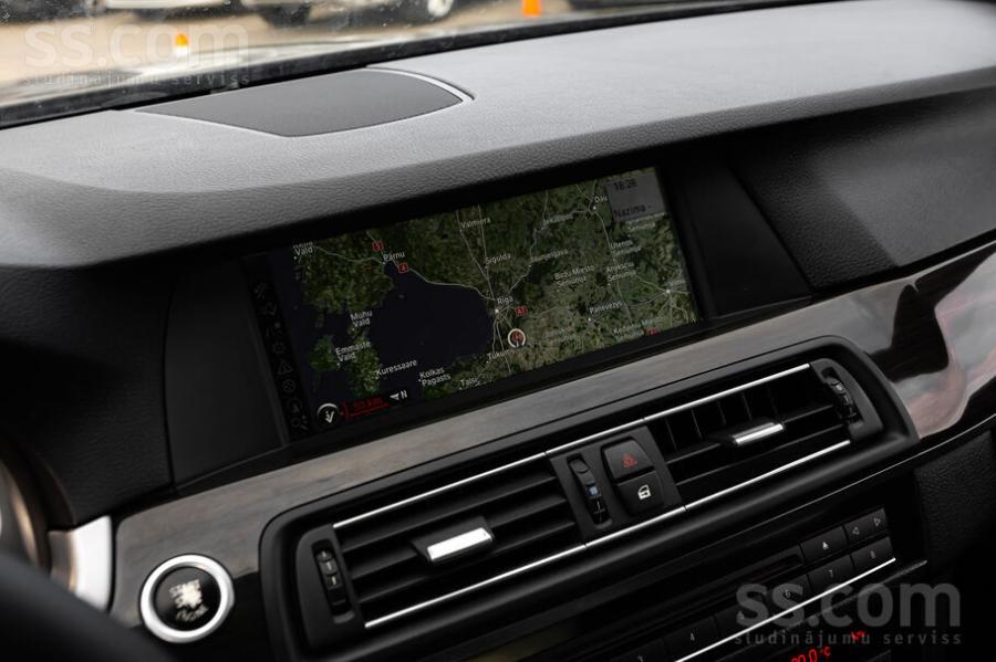 Black BMW 530 2011 in Jelgava, with an engine capacity of 3.00 L and mileage of 259 thousand km for 7790 €, photo 21 on AUTOMOTO.COM.LV