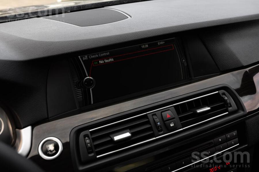 Black BMW 530 2011 in Jelgava, with an engine capacity of 3.00 L and mileage of 259 thousand km for 7790 €, photo 22 on AUTOMOTO.COM.LV