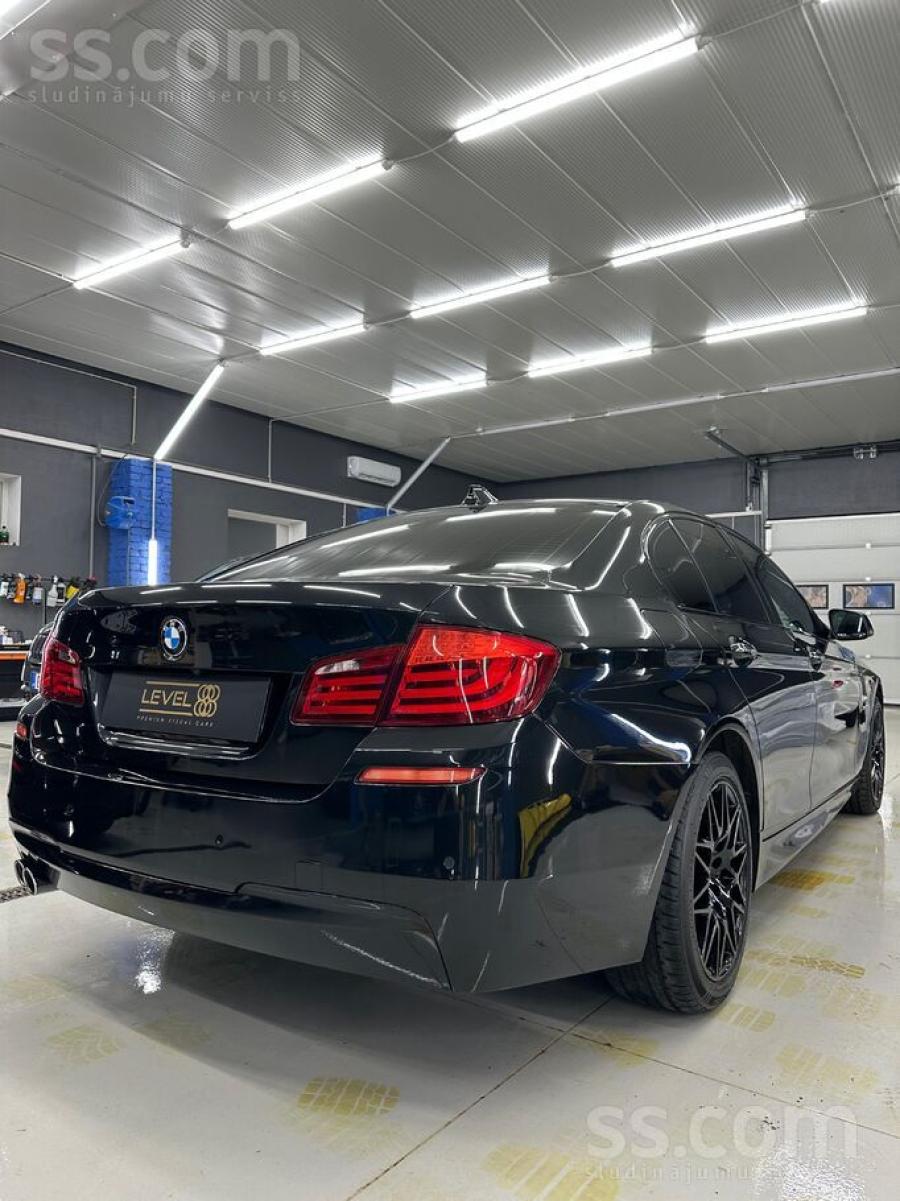 Black BMW 530 2011 in Riga, with an engine capacity of 3.00 L and mileage of 295 thousand km for 10500 €, photo 1 on AUTOMOTO.COM.LV