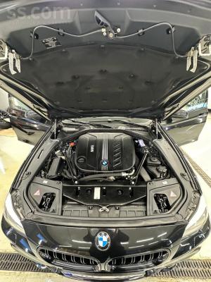Black BMW 530 2011 in Riga, with an engine capacity of 3.00 L and mileage of 295 thousand km for 10500 €, photo 3 on AUTOMOTO.COM.LV