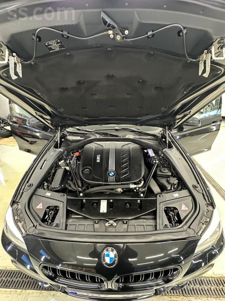 Black BMW 530 2011 in Riga, with an engine capacity of 3.00 L and mileage of 295 thousand km for 10500 €, photo 3 on AUTOMOTO.COM.LV