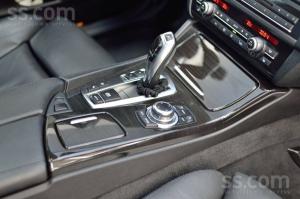 Black BMW 530 2011 in Riga, with an engine capacity of 3.00 L and mileage of 295 thousand km for 10500 €, photo 7 on AUTOMOTO.COM.LV