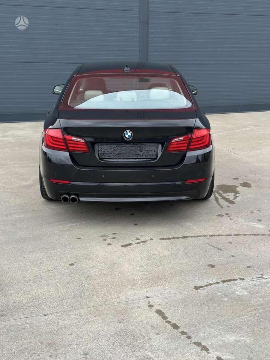 Black BMW 530 2011 in Kaunas, with an engine capacity of 2.99 L and mileage of 339 thousand km for 7850 €, photo 8 on AUTOMOTO.COM.LV