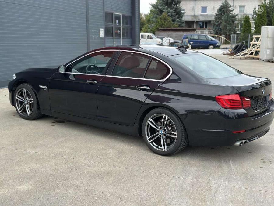 Black BMW 530 2011 in Kaunas, with an engine capacity of 2.99 L and mileage of 339 thousand km for 7850 €, photo 10 on AUTOMOTO.COM.LV
