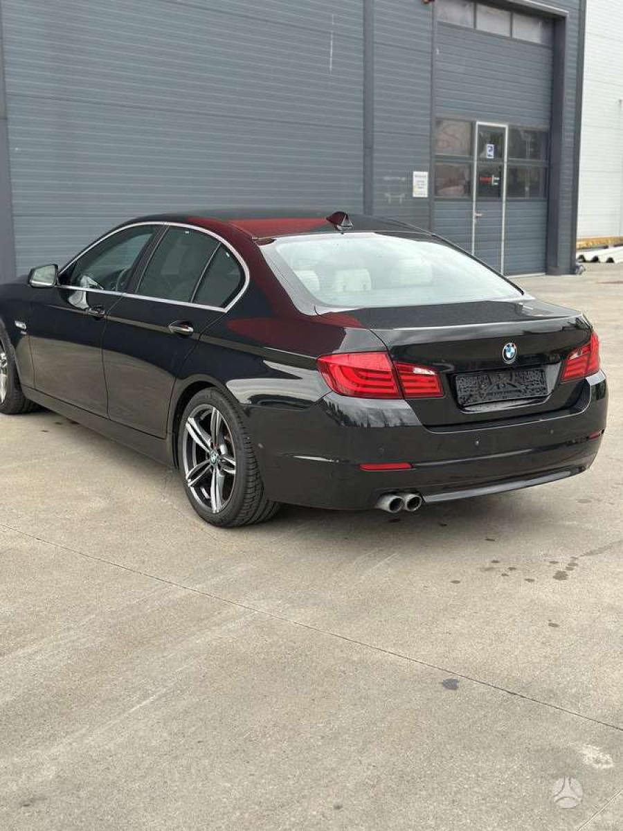 Black BMW 530 2011 in Kaunas, with an engine capacity of 2.99 L and mileage of 339 thousand km for 7850 €, photo 11 on AUTOMOTO.COM.LV