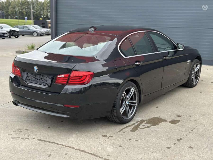 Black BMW 530 2011 in Kaunas, with an engine capacity of 2.99 L and mileage of 339 thousand km for 7850 €, photo 12 on AUTOMOTO.COM.LV