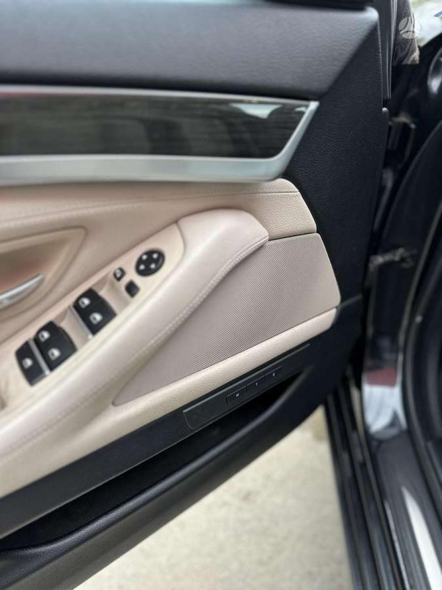 Black BMW 530 2011 in Kaunas, with an engine capacity of 2.99 L and mileage of 339 thousand km for 7850 €, photo 18 on AUTOMOTO.COM.LV